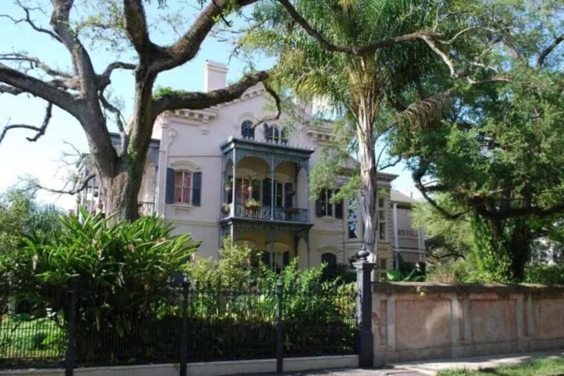 New Orleans: Garden District Walking Tour - Visiting Lafayette Cemetery #1