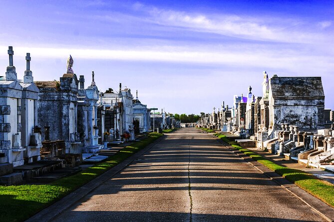 New Orleans Historic Cemetery Tour: Explore Our Cemeteries - Paying Tribute to Victims of Disasters