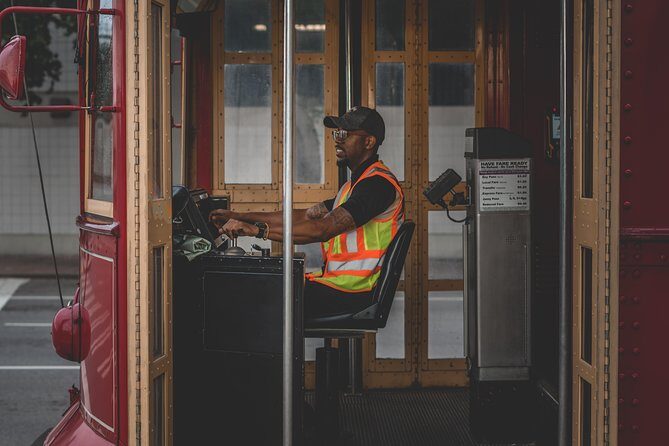 New Orleans Holiday Bus Tour: Jingling Through the Crescent - What You Can Expect on This Tour