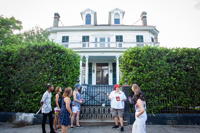 New Orleans Hop-On Hop-Off and Garden District Walking Tour - Exploring the Garden District