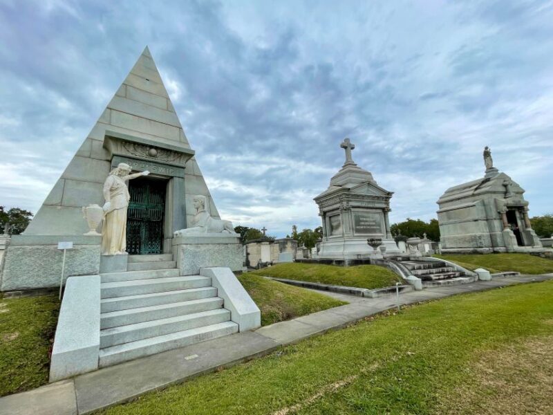 New Orleans: Millionaires Tombs of Metairie Cemetery Tour - Why This Tour Works Well