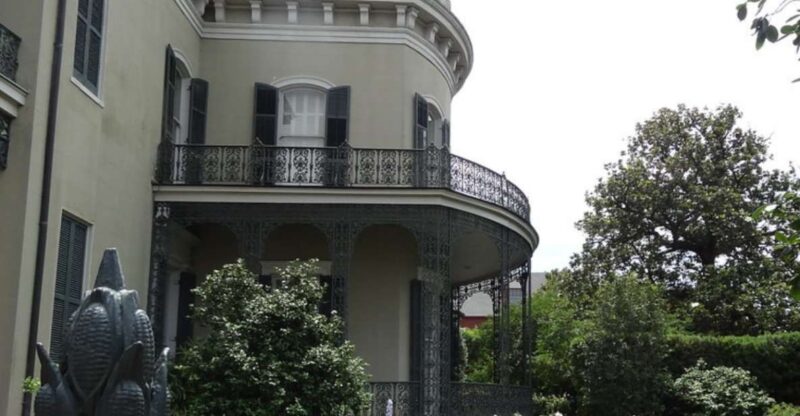 New Orleans: Tombs and Mansions of the Garden District - Key Points