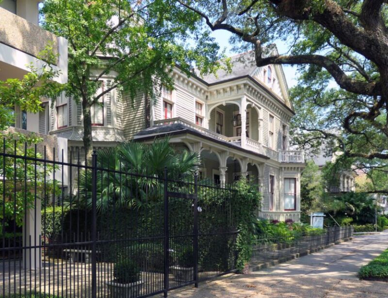 New Orleans: Tombs and Mansions of the Garden District - Practical Details and Value