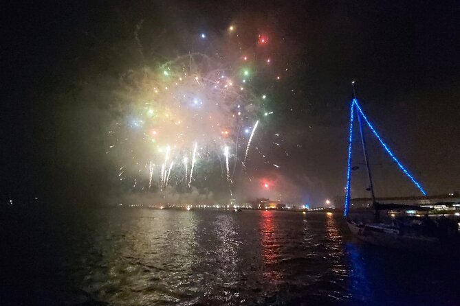 New Years Eve on a Boat With Champagne and Fireworks! - Frequently Asked Questions