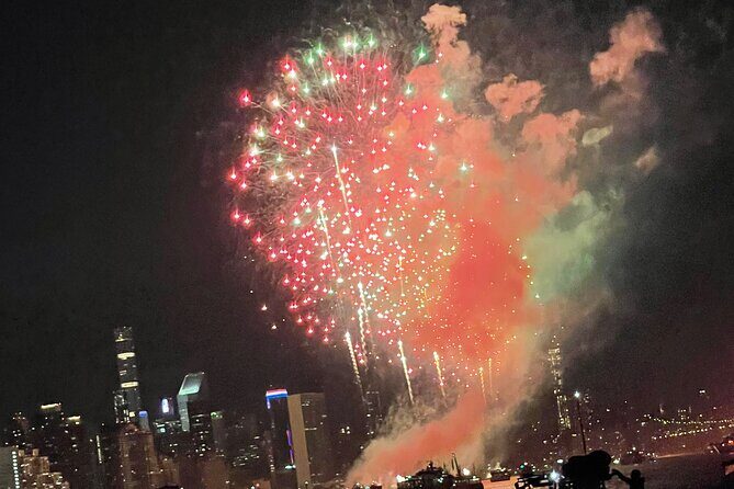 New York City 4th of July Fireworks Luxury Boat Tour - Discovering the 4th of July Fireworks from a Private Luxury Boat in New York City