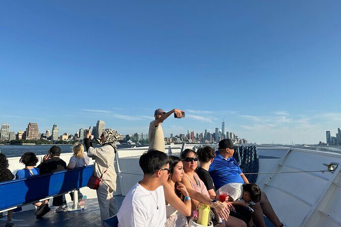 New York City 60 Minute Cruise, Liberty, Skyscrapers and Bridges - The Experience Onboard
