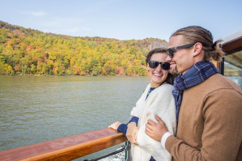 New York City: Afternoon Fall Foliage Lunch Cruise - Key Points