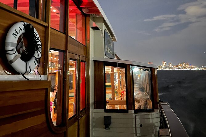 New York City Bright Lights Skyline Cruise on Yacht - Viewing the Iconic Skyline