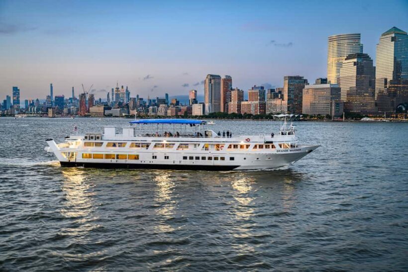 New York City: Fall Foliage Oktoberfest Cruise - The Scenic Charm of the Hudson River in Fall