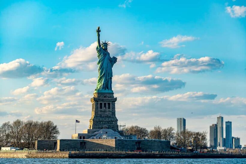 New York City: Fall Foliage Oktoberfest Cruise - Authenticity and Atmosphere