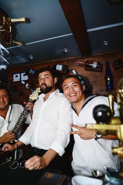 New York City: Gourmet Dinner Cruise with Live Music - Entertainment and Atmosphere