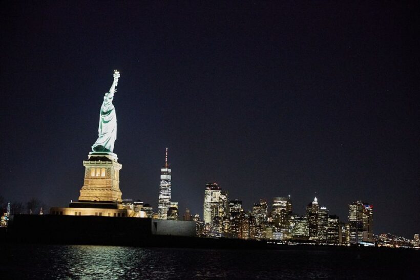 New York City: Holiday Jazz Classic Motor Yacht Cruise - The food and drinks