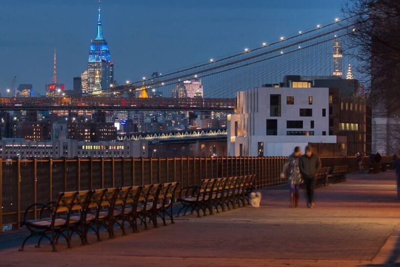 New York City: Night Skyline Bus Tour with Pizza Slice - Key Points