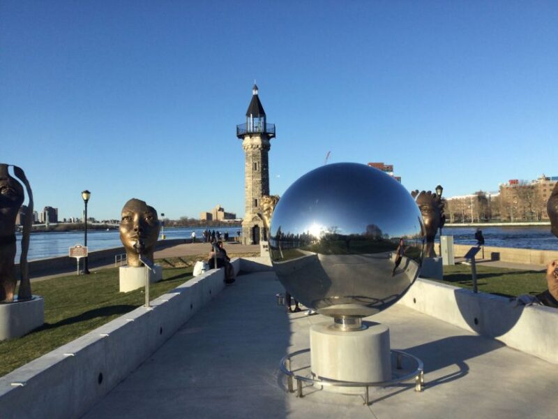 New York City: Roosevelt Island Walking Tour with Tram Ride - The Guided Tour and Group Dynamics