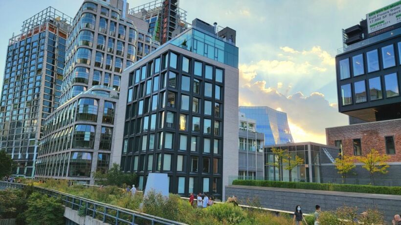 New York City: Secrets Of High Line Park Walking Tour - The Breakdown of the Itinerary