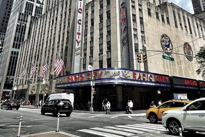 New York City Superheroes Tour Marvel and DC Comics Origins - The Guide and Commentary