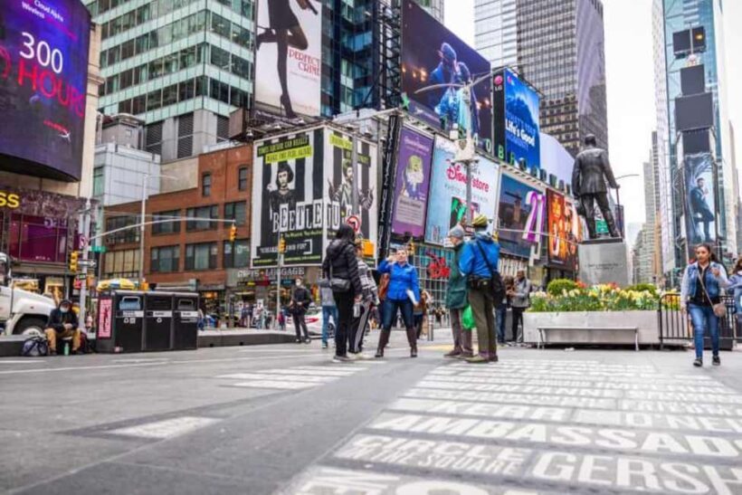 New York City: Times Square Tour With Local Guide - Navigating the Experience