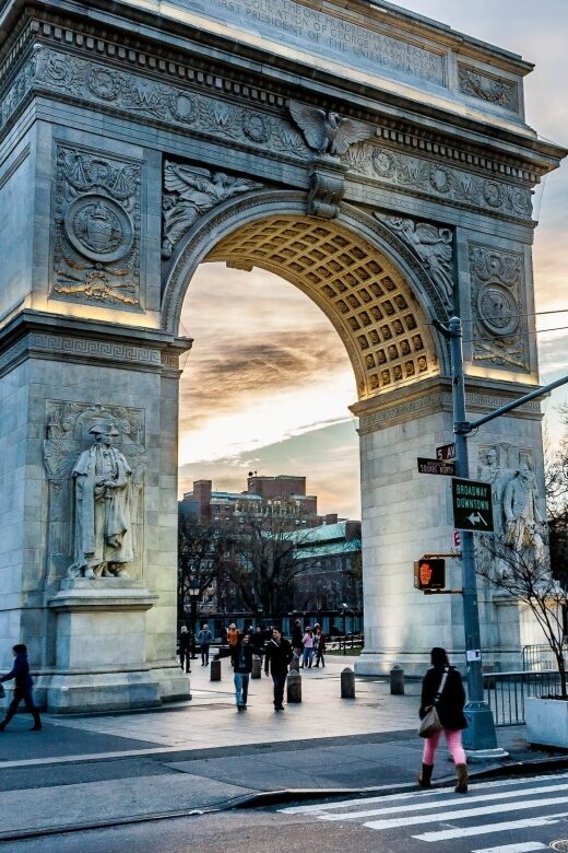 New York City: Via private SUV/VAN Highlights Tour. 13 max - Discovering Manhattan in Comfort: A Practical Overview