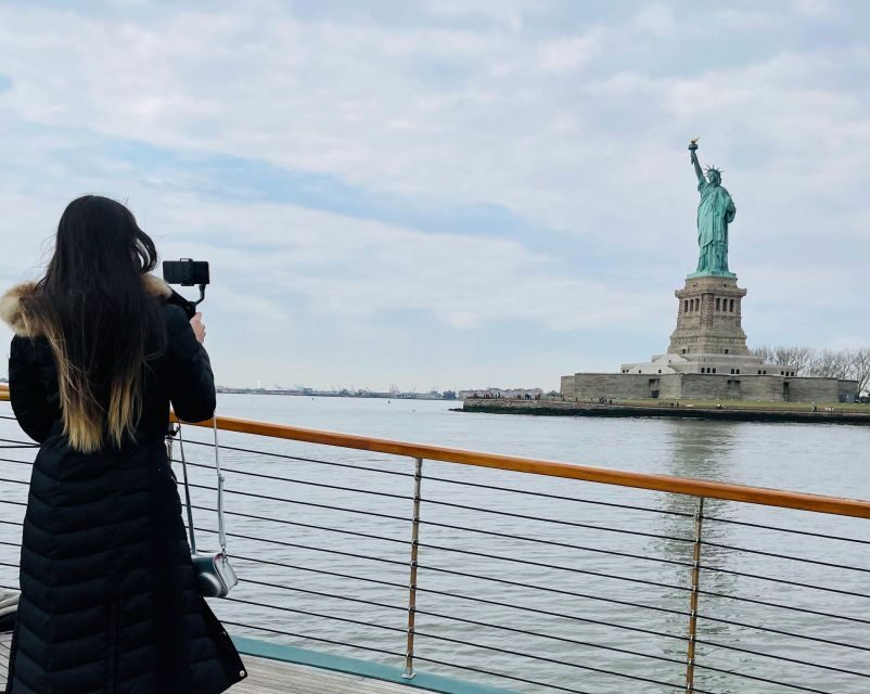 New York City: Weekend Holiday Brunch Cruise - Key Points