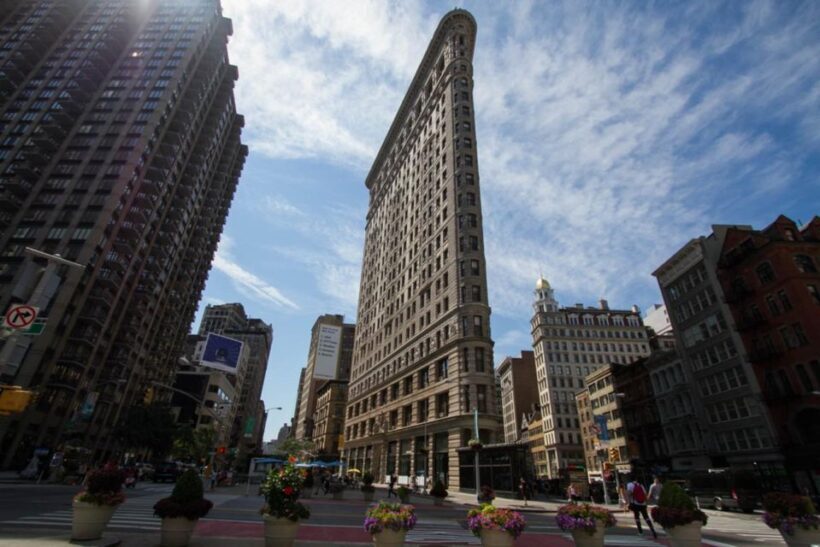 New York Citys Private Iconic Christmas Tour - Setting the Scene: Meeting at the Heart of Midtown