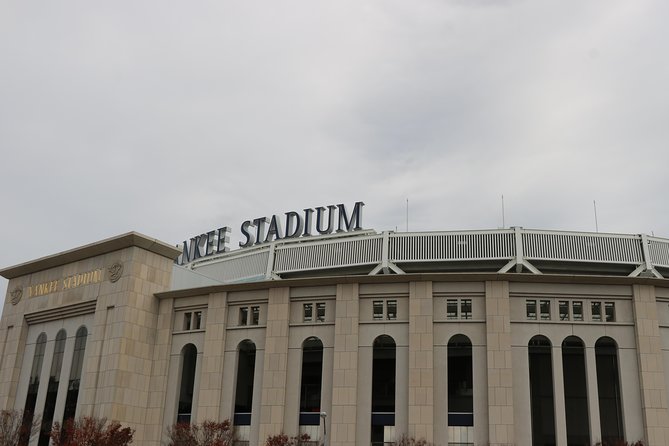 New York contrasts: Manhattan, The Bronx, Queens & Brooklyn - Authenticity & Local Flavor