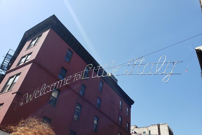 New York Contrasts Tour - Transport and Group Experience