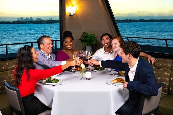 New York Signature Dinner Cruise - The Atmosphere and Entertainment