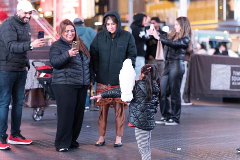 New York: Times Square Evening Walking Tour with Hot Dog - An In-Depth Look at the Tour Experience