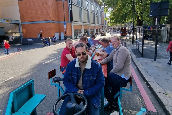 Newcastle Beer or Prosecco Bike Tour - Group Size and Party Atmosphere