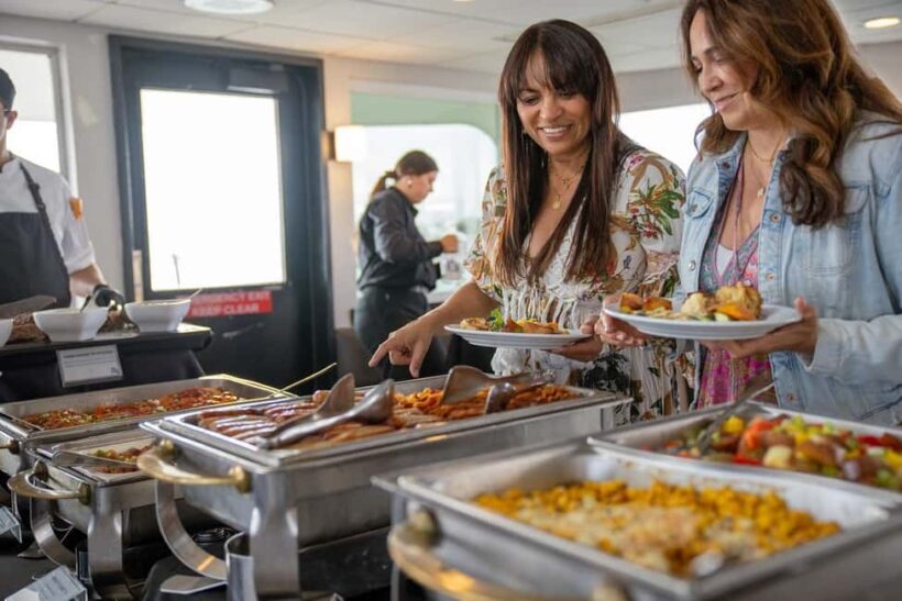 Newport Beach: Champagne and Brunch Buffet City Cruise - Live Entertainment and Atmosphere