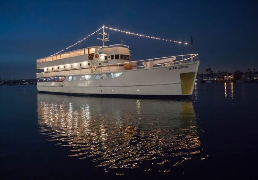Newport Beach: Christmas Eve Buffet Brunch or Dinner Cruise - Food and Beverage Quality