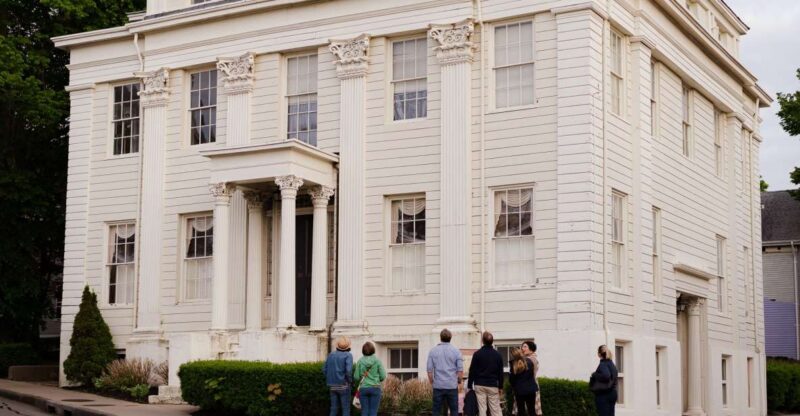 Newport: Golden to Gilded Age Guided Walking Tour - Key Points