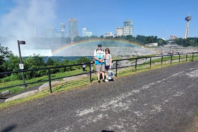 Niagara All American All inclusive Boutique Wine Tour - The Guide & Group Experience