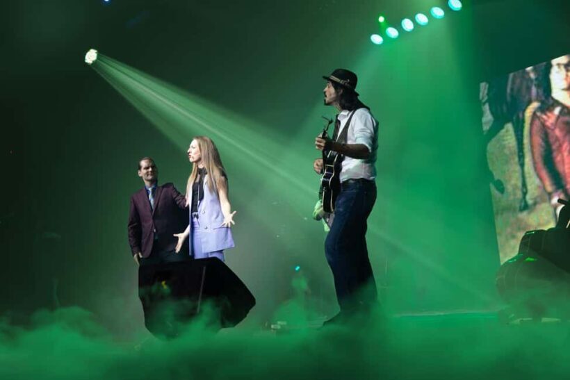 Niagara Falls, Canada: Canadiana - The Musical Ticket - The Experience Itself: A Step-by-Step Breakdown