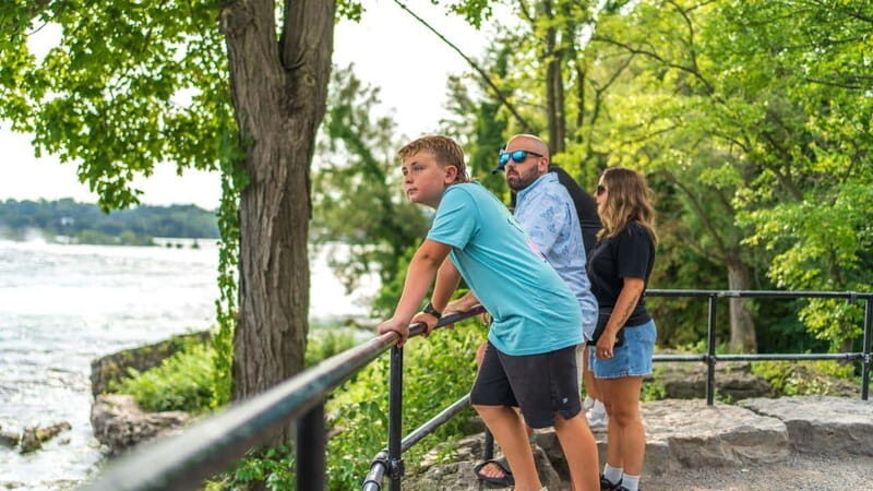 Niagara Falls: USA/Canada Tour with Boat Cruise and Lunch - FAQs