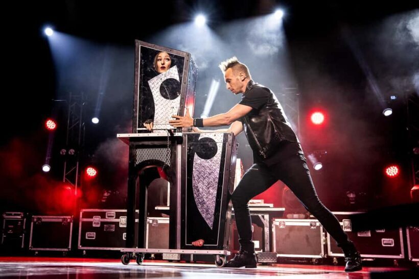 Niagara Falls, USA: Magic Theatre - Illusionist Leon Etienne - The Value of the Experience