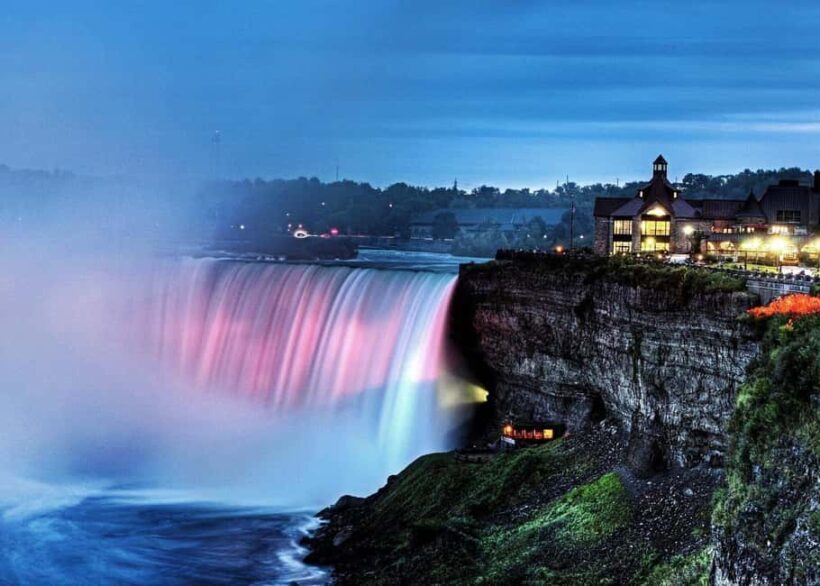 Niagara Falls, USA: Nightlight Experience with Fireworks - An In-Depth Look at the Nightlight Experience