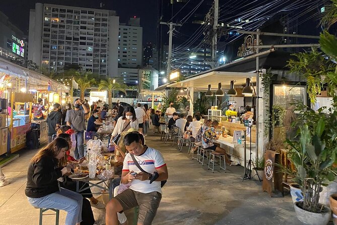 Night life in Bangkok - Jodd Fairs Train Night Market(Joint) - Highlights of the Tour