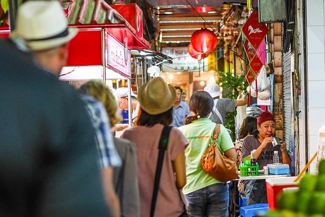 Night Street Food Tour of Bangkok's Chinatown - The Walking and Visiting Experience