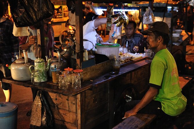 Night Walking Tour-Malioboro street food with guide at Yogyakarta - Authenticity and Fun