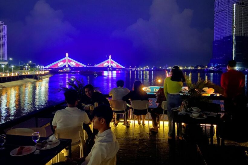 Nightlife three hours food tours - Key Points