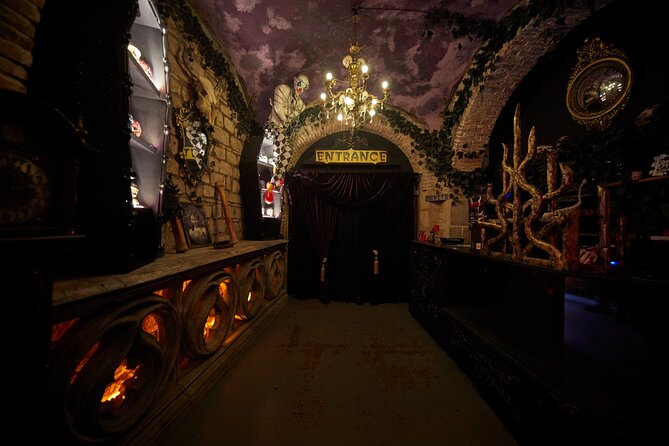Nightmare Horror Museum Barcelona Interactive Experience - Dealing With Jump Scares and Live Actors