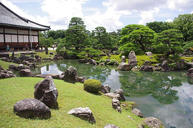 Nijo Castle Samurai Culture Experience With a Fun Expert Guide - Savoring Refreshing Green Tea