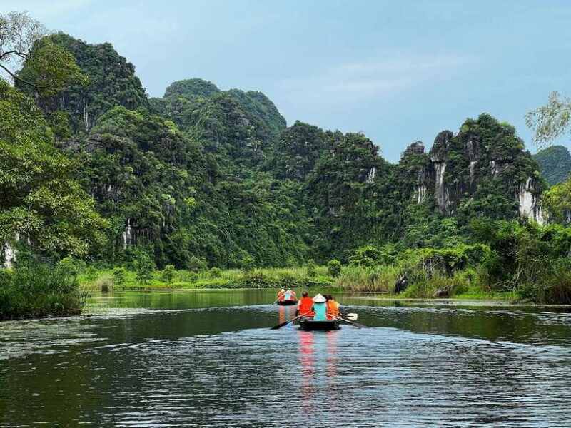 Ninh Binh: Bai Dinh, Trang An, Mua Cave Day Tour from Ha Noi - Climbing to New Heights at Mua Cave