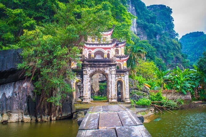 Ninh Binh Day Tour by Luxury Transfer from HANOI (Group of 9) - Key Points