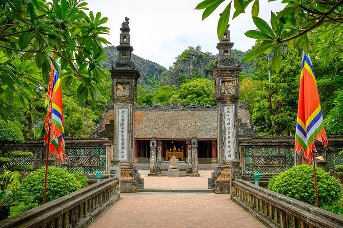 Ninh Binh: Hoa Lu - Tam Coc 1 Day Trip - Authentic Experiences and What Travelers Say