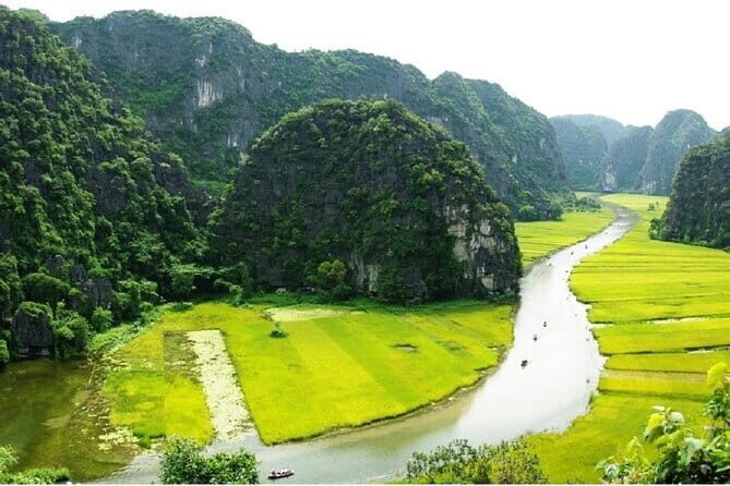 Ninh Binh: Hoa Lu - Tam Coc - Cycling 1 day trip - Return to Hanoi: A Restful Evening