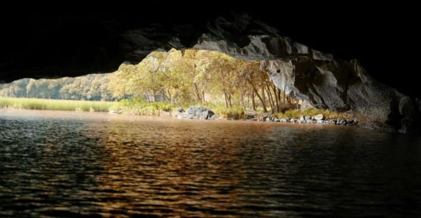 Ninh Binh: Hoa Lu, Trang An, & Mua Cave Full Day Tour - Scenic Boat Ride in Trang An