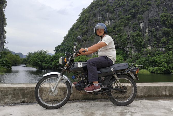 Ninh Binh Motorbike Rental (Manual motorbike) - Navigating the Day in Ninh Binh