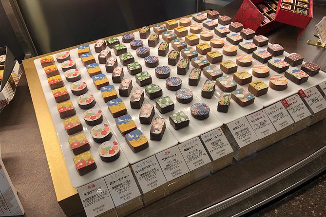 Nishiki Market Walking Food Tour With Local Guide - Discovering the Nishiki Market